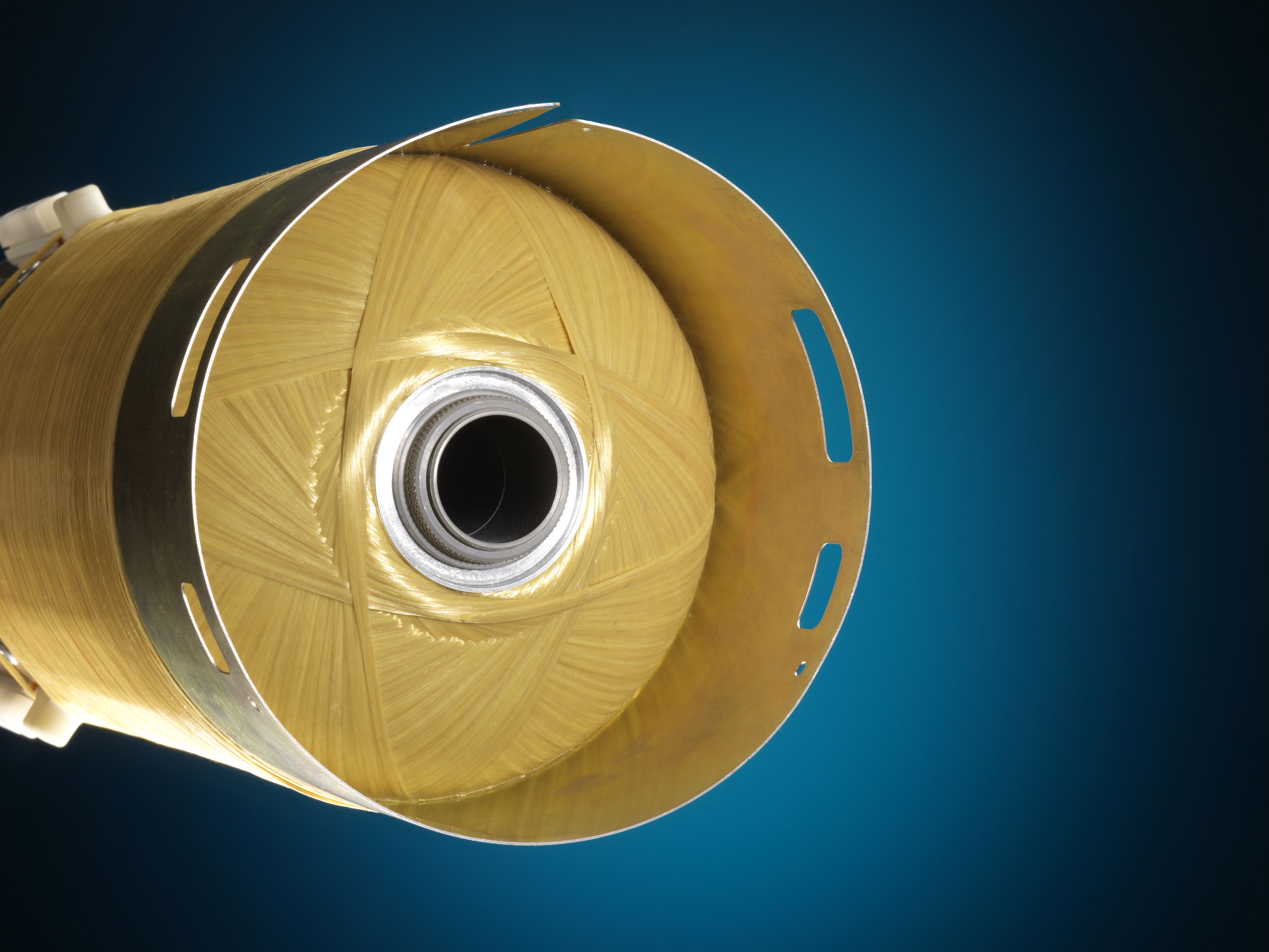 Kevlar winding case for antitank rocket motor - Roxel